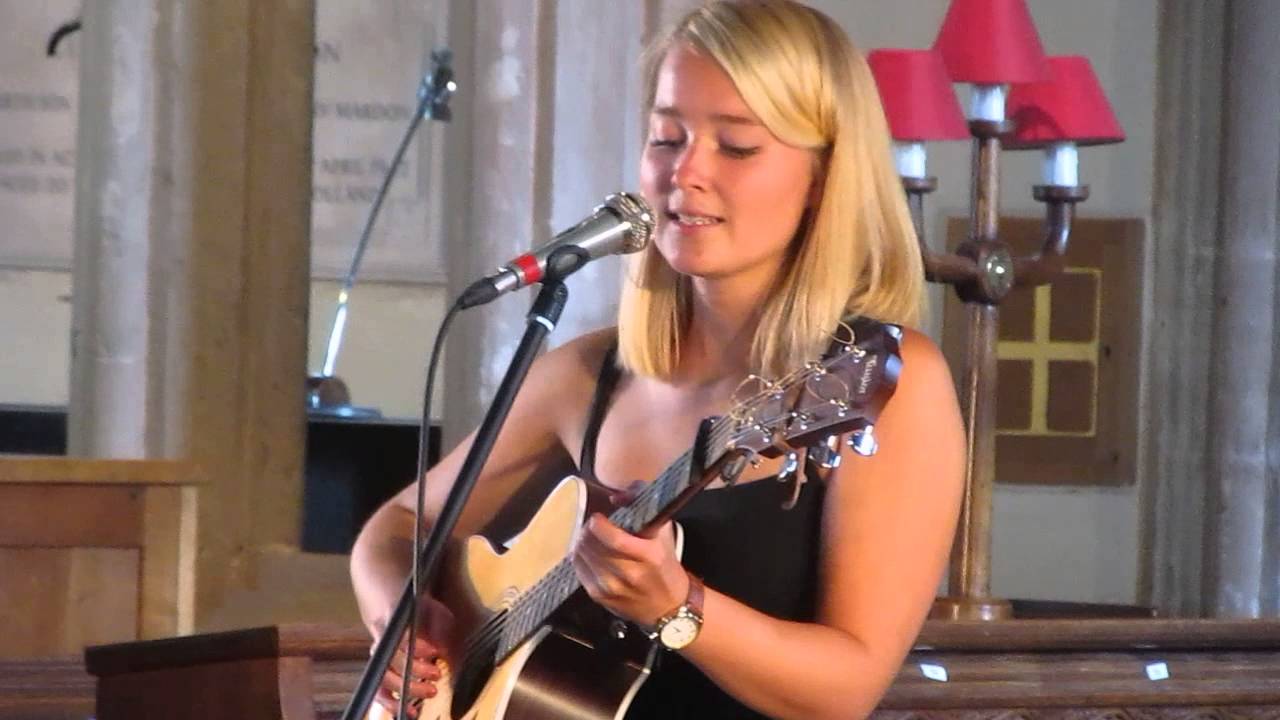 Kitty Macfarlane - Bus Song at Stogumber Festival 2014 - YouTube