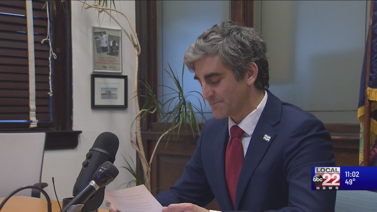 Burlington mayor delivers State of the City address - YouTube