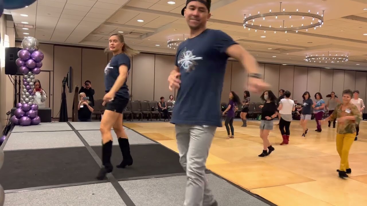 Vulnerable Line Dance by Fiona Murray & Roy Hadisubroto @ 2022 Windy City - YouTube