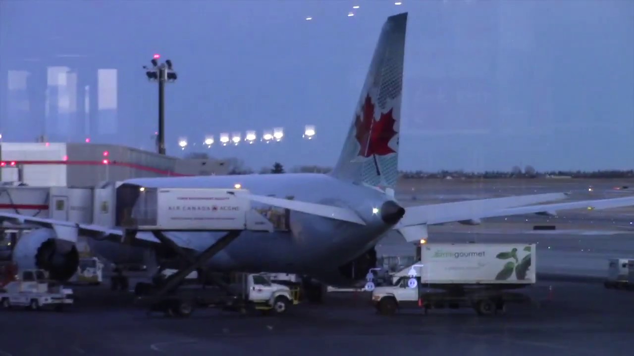 Terminal Plane Spotting at Calgary International Airport (YYC/CYYC ...