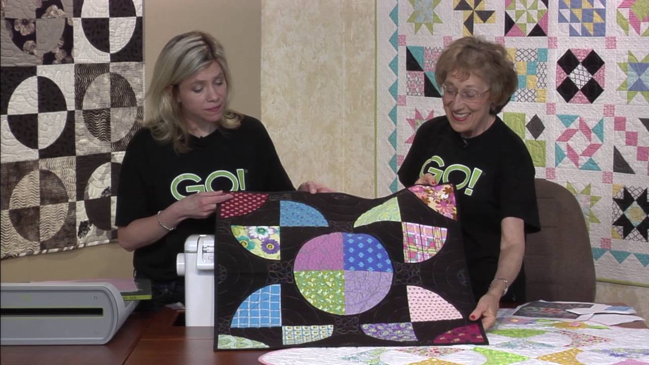 Drunkard's Path Tutorial - Lessons with Eleanor Burns - YouTube