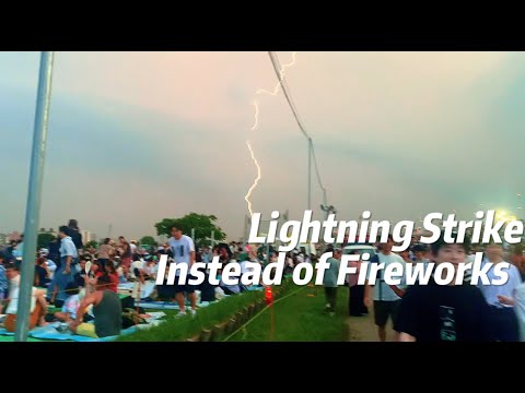 LIGHTNING STRIKE INSTEAD OF FIREWORKS IN ADACHI TOKYO, JAPAN - YouTube