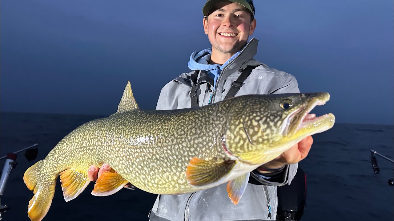 INSANE Lake Trout and Burbot fishing on Lake Michigan!!! (Waukegan ...