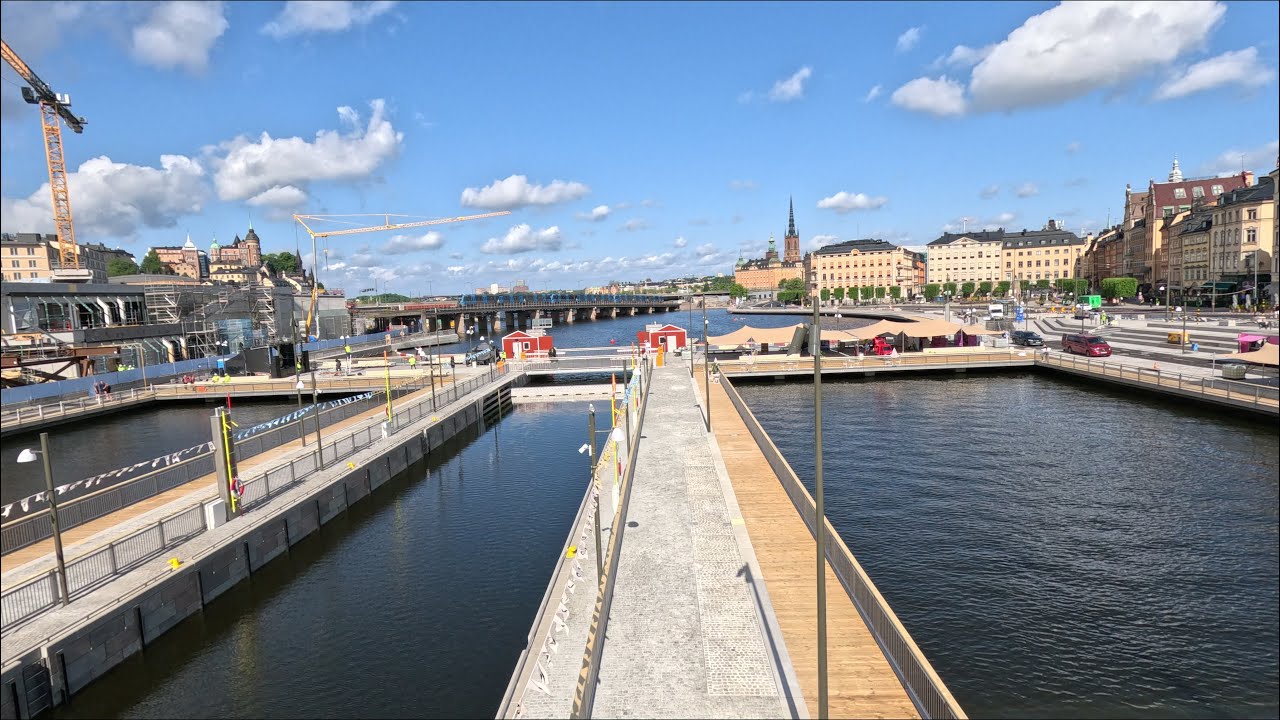 Äntligen öppnar Slussen`s Vattentorget och Norra Slusskajen. - YouTube