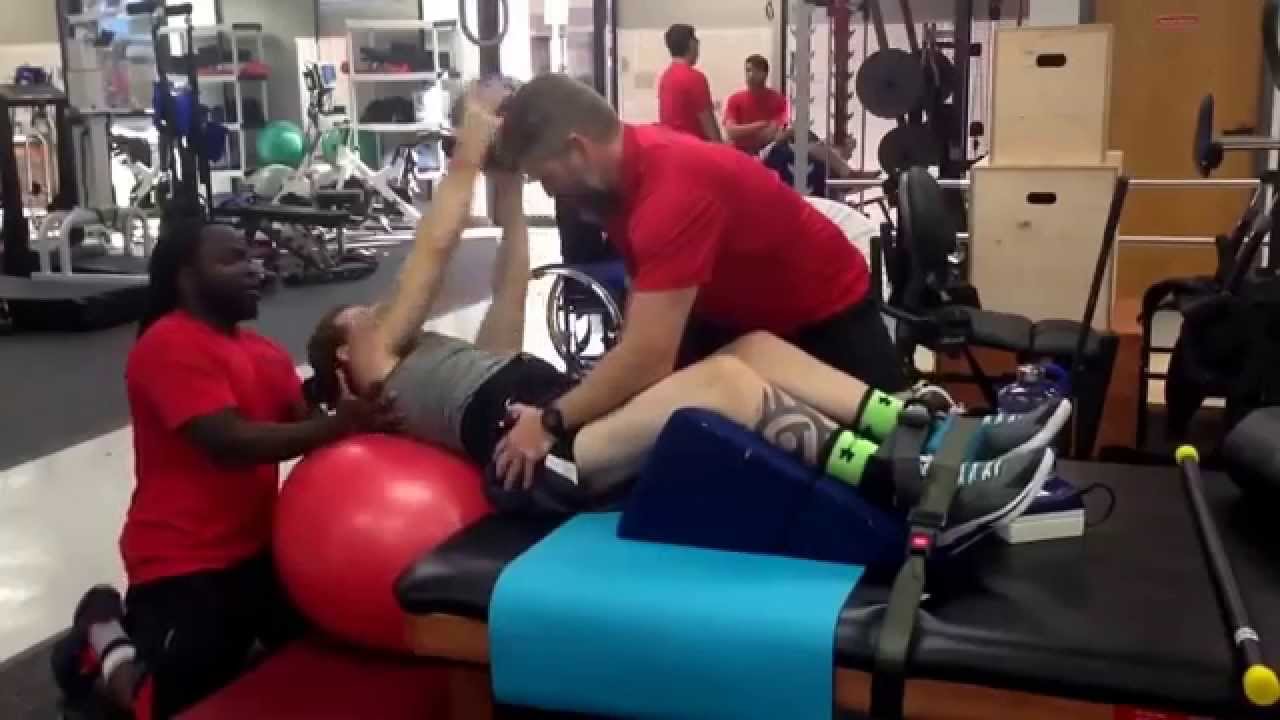 SIS: Medicine Ball Core Rotations - YouTube