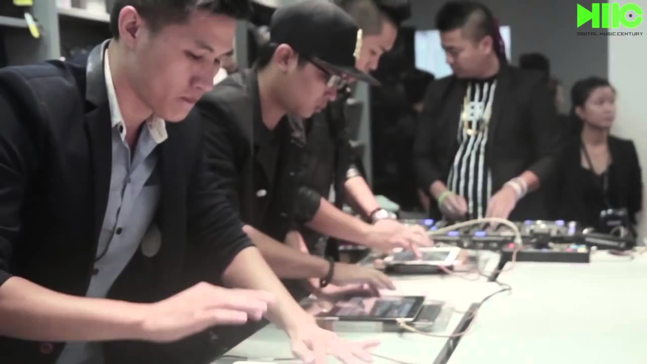 DJ Nguyen Nhac - Choi nhac tren ipad - iCenter Võ Thị Sáu - YouTube