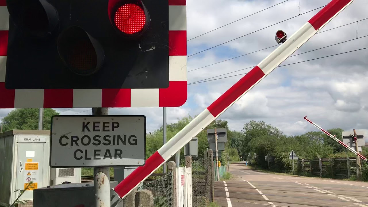 Kiln Lane Level Crossing (Cambridgeshire) Saturday 13.07.2019 - YouTube