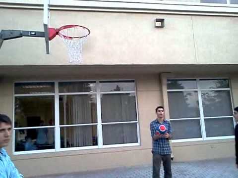 Short man's dunk - YouTube