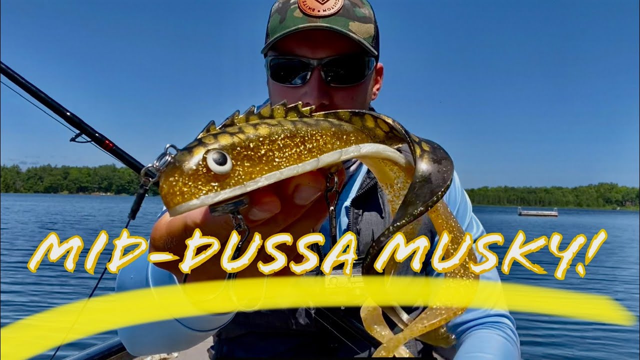 FISHING A MID-MEDUSSA For BIG SUMMER MUSKY! Northern Wisconsin Muskie ...