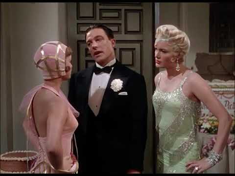 Girl gets pied - YouTube