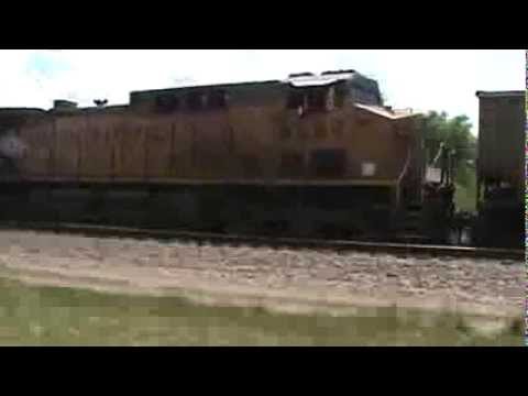 UP 6462, UP 6353, UP 6340, & UP 6669 westbound in Fairfax, IA - YouTube