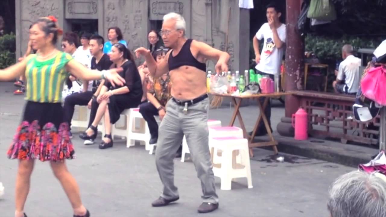 FCvlog#028 Chengdu: The Most Epic Chinese Grandpa Dance - YouTube