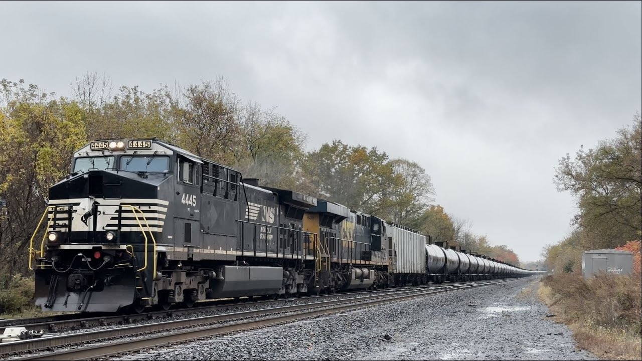 CSX Ethanol Train B741 Lead By NS 4445 in Centerport! (10/22/23) [4K60 ...