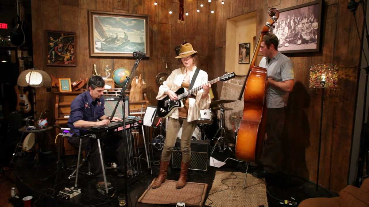 Jennifer Niceley - Satisfied (Live from Morelock Music Shop) - YouTube