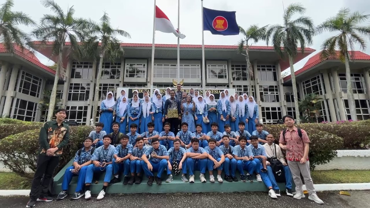Grade 9 - SMP Al-Fath BSD | Edutrip to Singapore - Johor Bahru ...