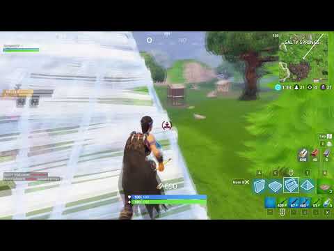 UN PETIT BAMBI DANS LA PRAIRIE #lamador