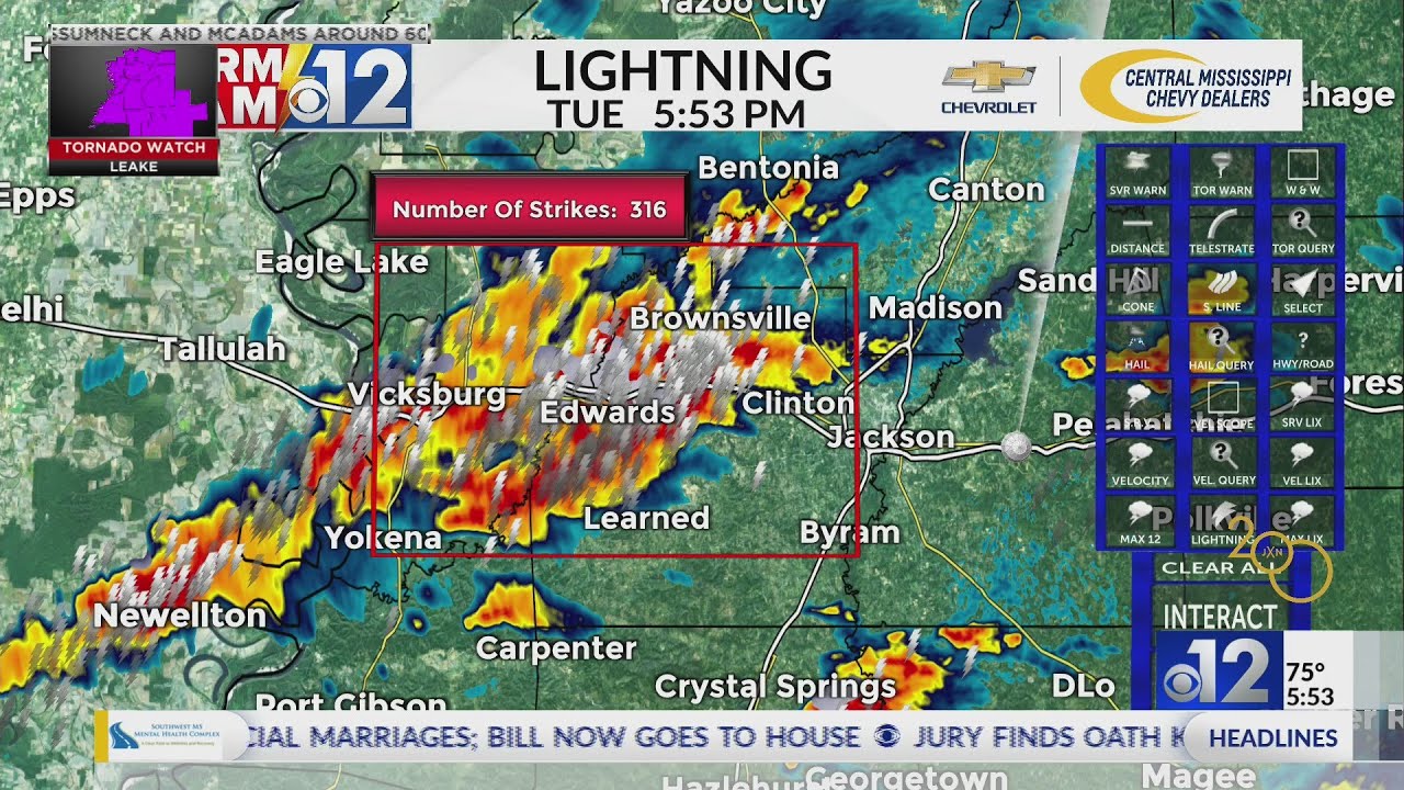 Lightning in the Jackson-metro area - YouTube