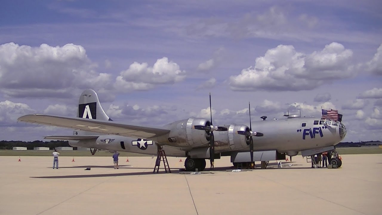 The B-29 "FIFI" On the Ramp, in Time-Lapse on 8-10-2012 - YouTube