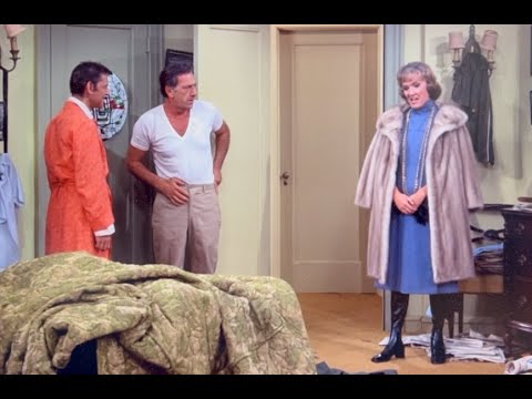 The Odd Couple - Blanche levels zingers at Oscar - YouTube