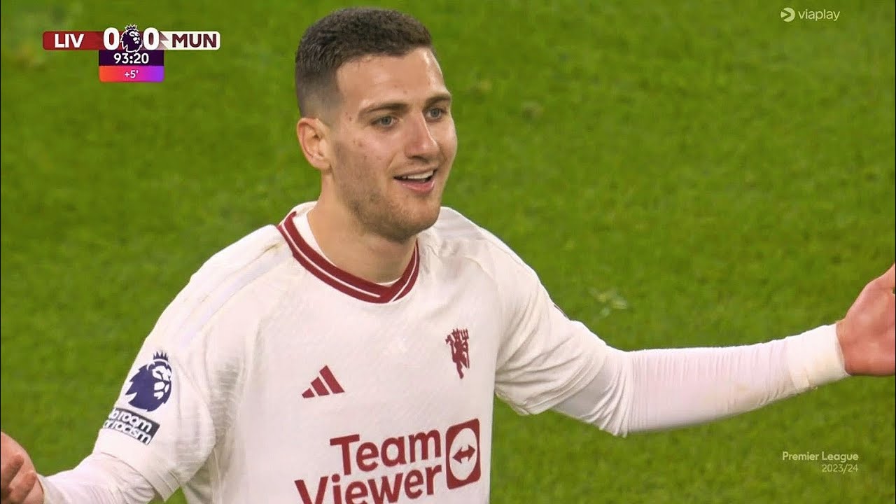 🤯Diogo Dalot Red Card vs Liverpool as he gets two yellow Cards in 5 ...