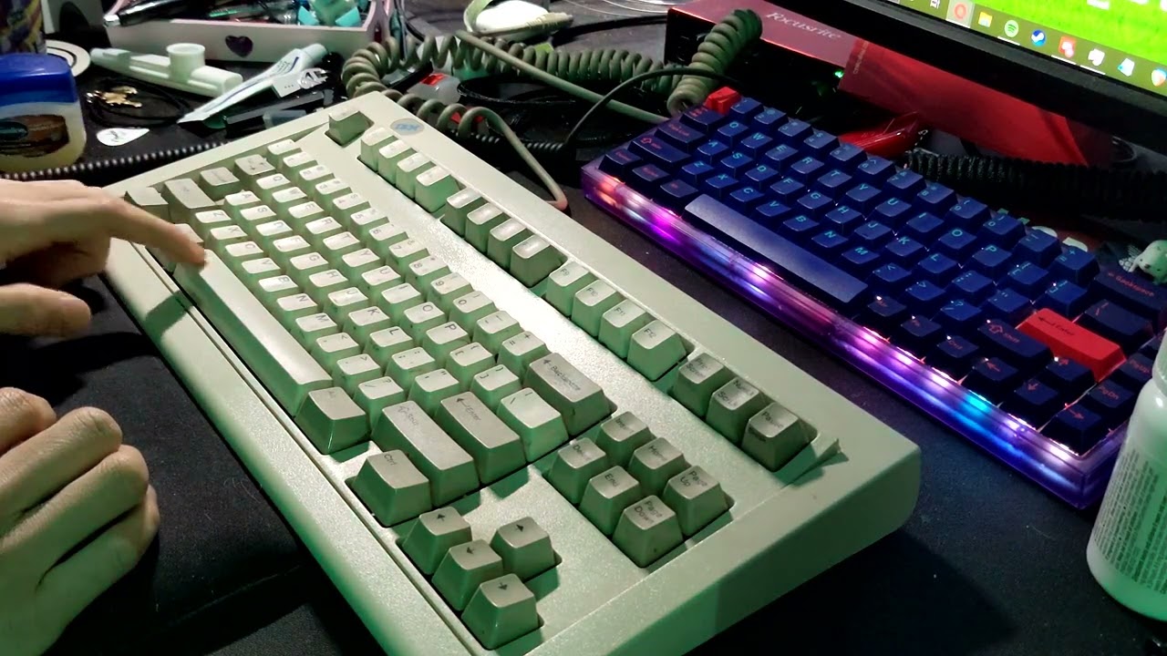 IBM Model M SSK Sound Test (Buckling Springs) - YouTube