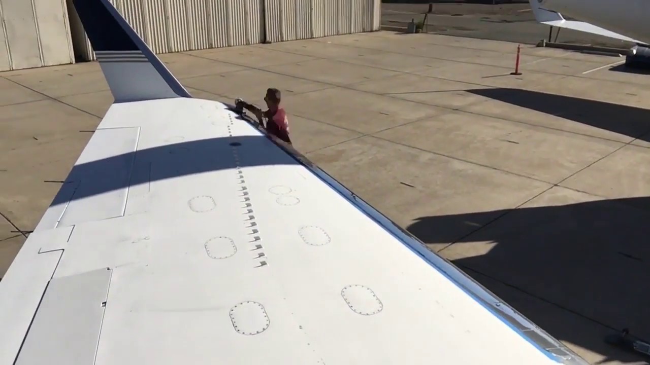 Polishing Brightwork on Aircraft - YouTube