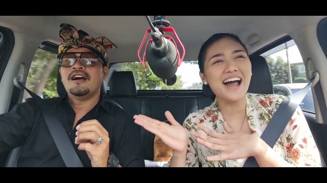 NGOPLING "VINTHA DEVINA" MODEL TOP INDONESIA ASAL BALI - YouTube