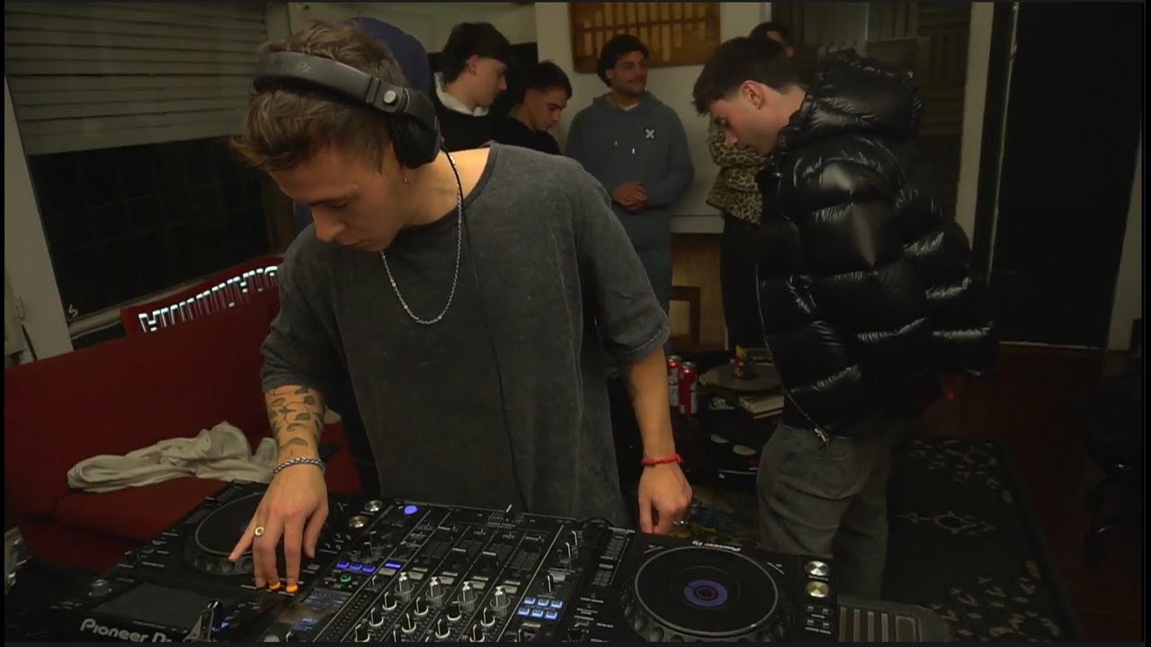 CHINUK | Hypnotic Techno (DJ SET) | @SonidoIntegralcom-eu7tf - YouTube