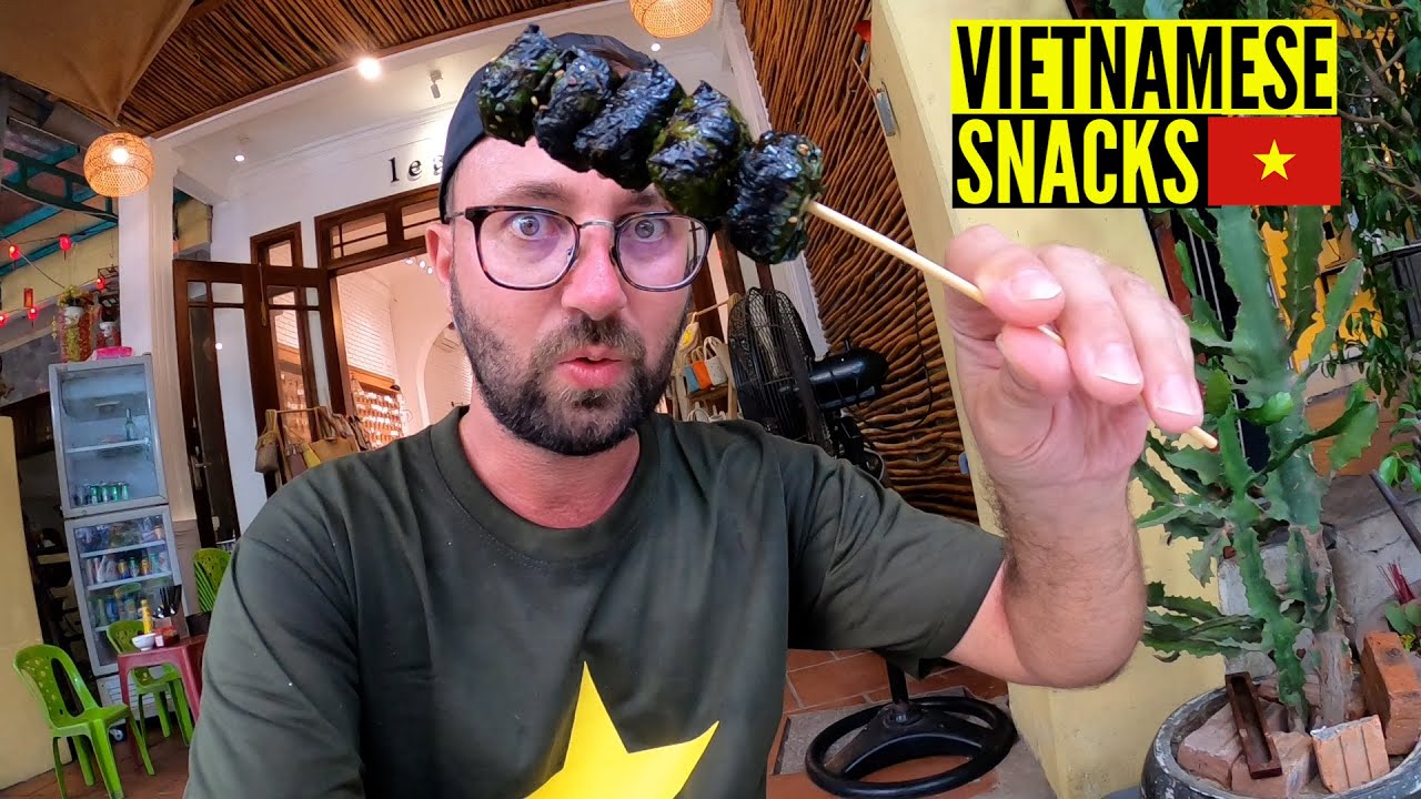 Hungry Foreigner Eating Vietnamese Street Food in Hoi An 🇻🇳 - YouTube