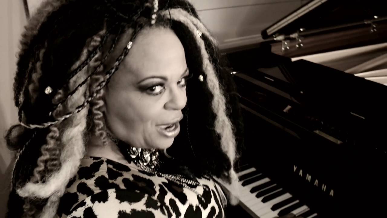 lady bianca DANCING - YouTube