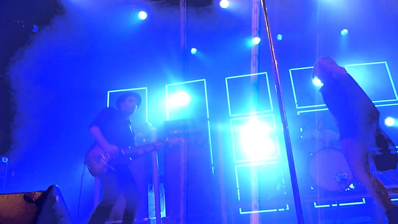 Metric - Empty - LIVE PARIS 2012 - YouTube