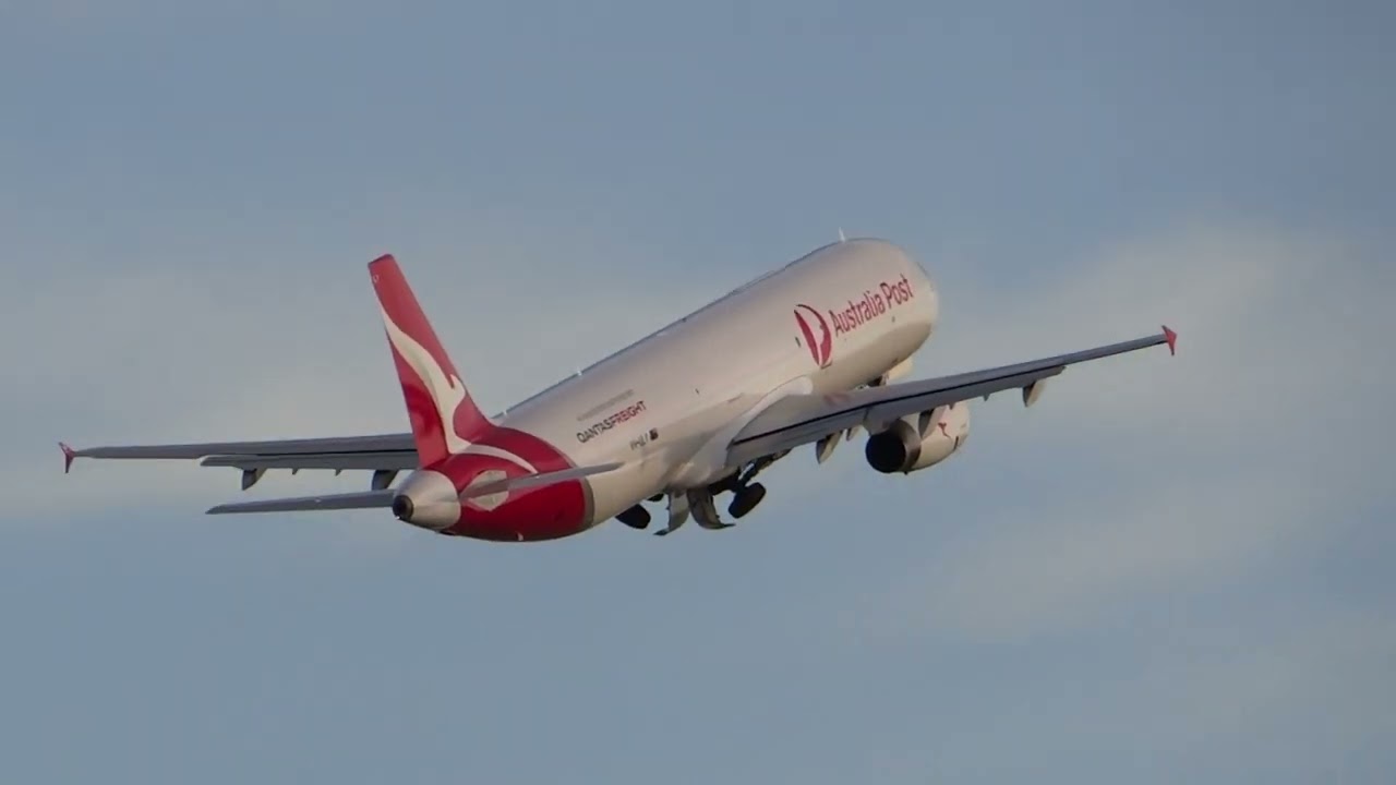 AUSTRALIA POST Qantas Freight AIRBUS A321-231(P2F) Melbourne Airport ...