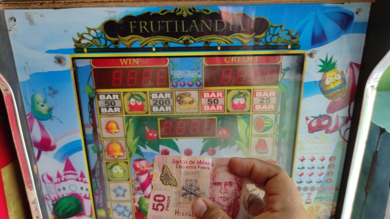 jugando la maquinita tragamoneda de 5 pesos frutilandia - YouTube