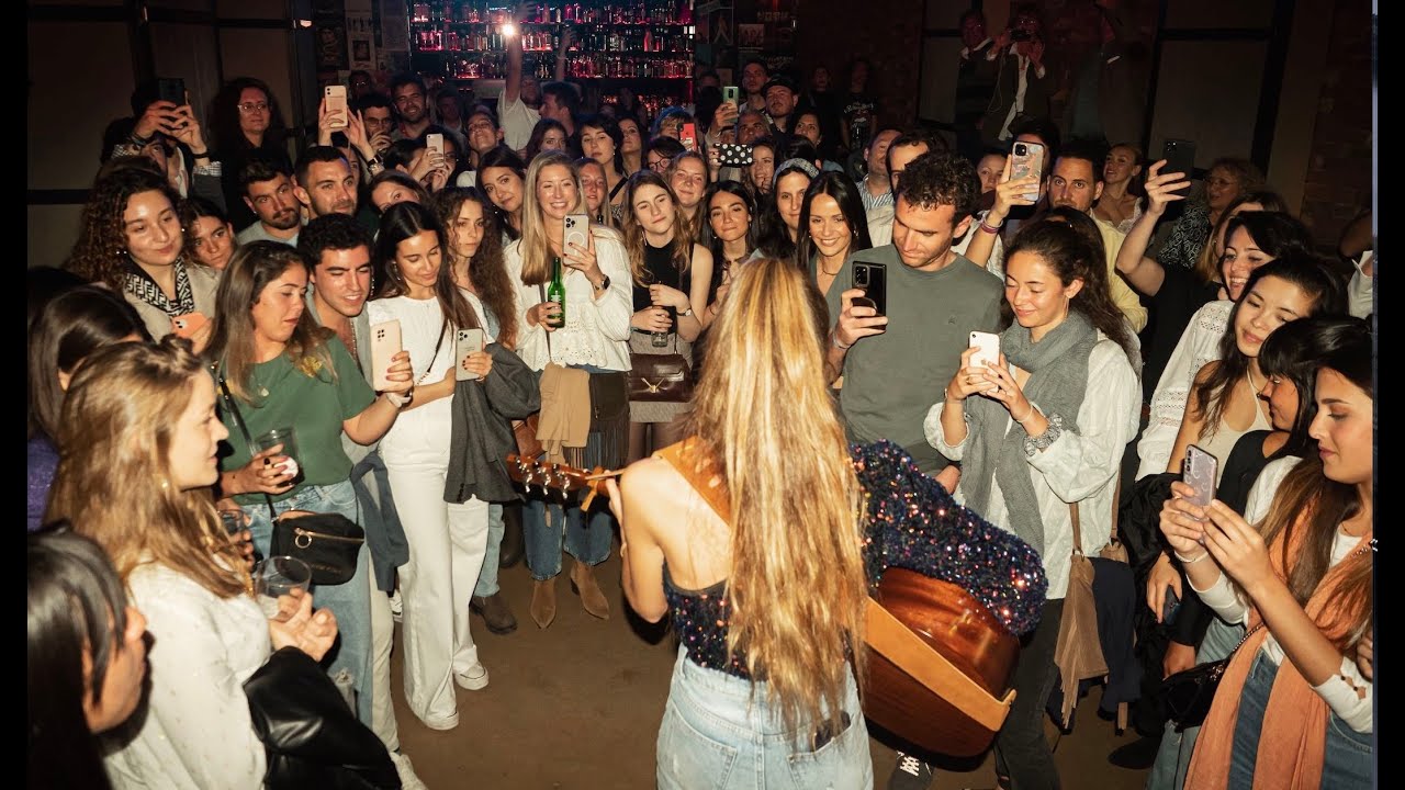 Mercedes Cañas - Concierto en Sevilla (Fun Club) - YouTube