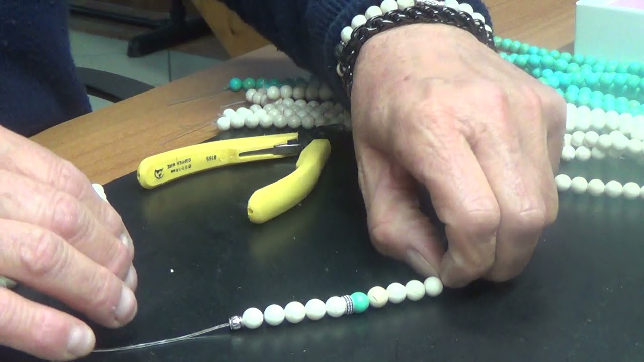 come infilare un bracciale con filo elastico tutorial - YouTube
