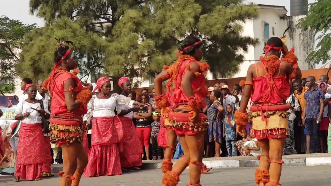 Moninkim dance of Ejagham people - YouTube