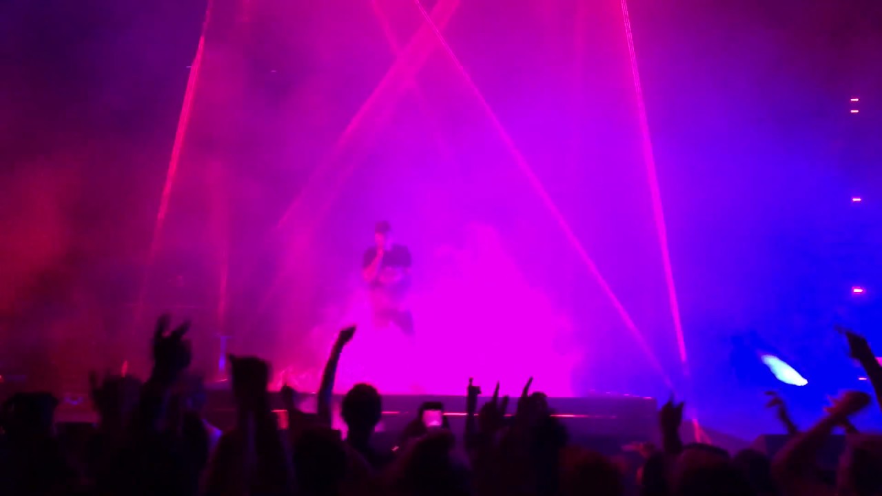 Logic - Flexicution (LIVE in Cleveland) - YouTube