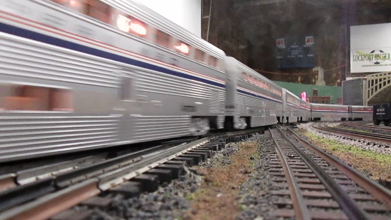MTH AMTRAK F40PH"S WITH SUPERLINERS AND HERITAGE CARS ON THE FCTT AT ...