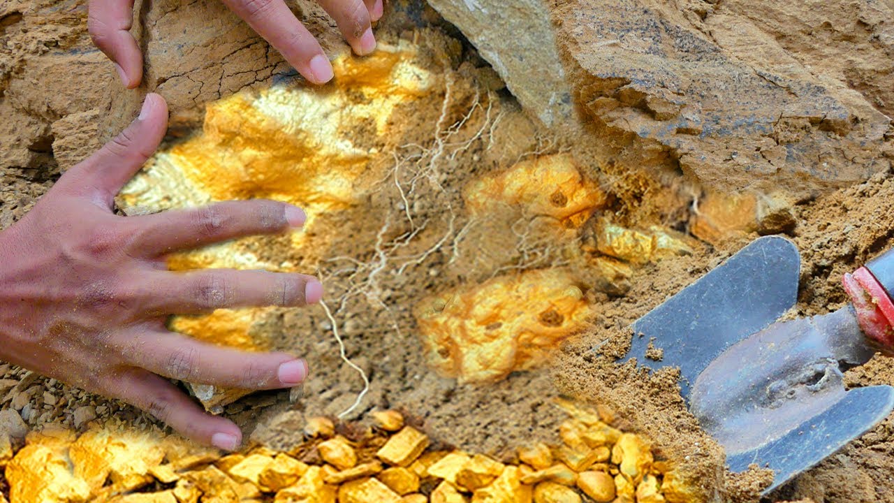 Treasure Hunting! Digging forTreasure worth million dollar under stone ...