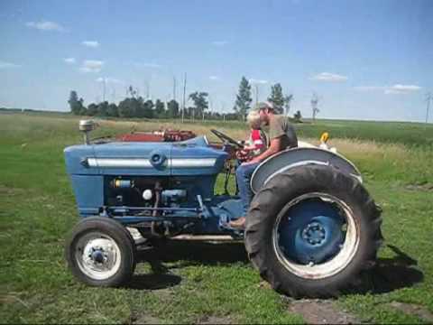Uncle Donald has a farm... with TRACTORS! - YouTube