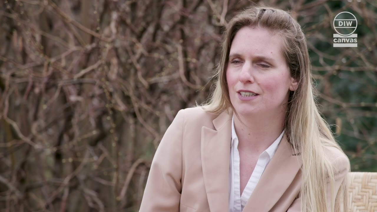 Sarah sprak met Harry en Megane - YouTube