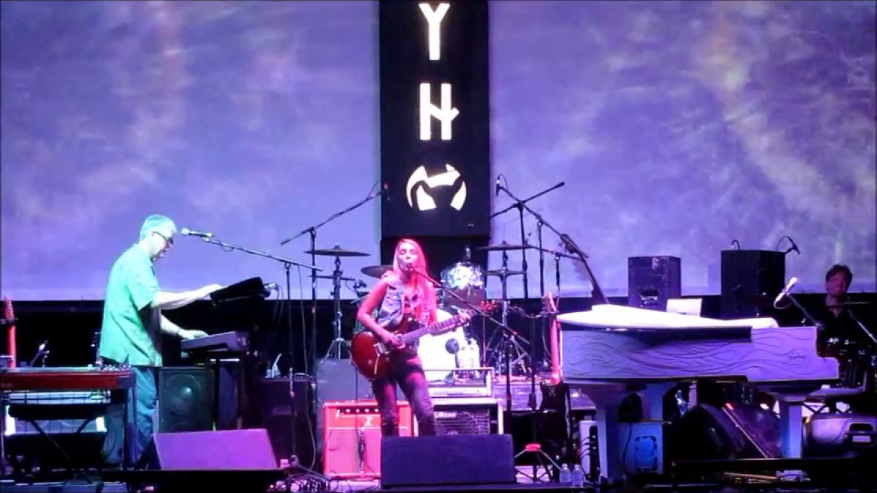 Lisa Lim Live “Tedeschi medley” at Tally Ho Theater. - YouTube