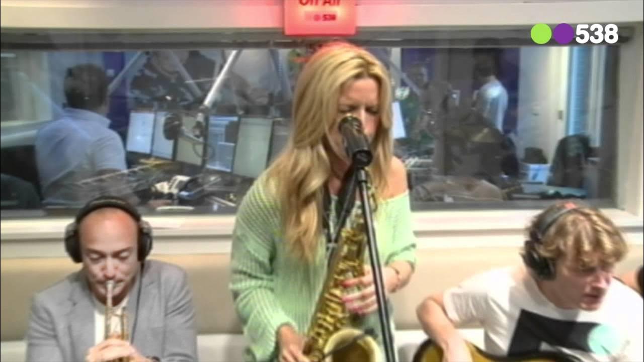 Radio 538: Candy Dulfer - Crazy (live bij Evers Staat Op) - YouTube