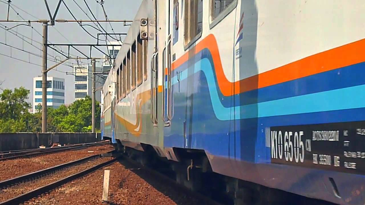 Cirebon Express masuk Gambir - YouTube