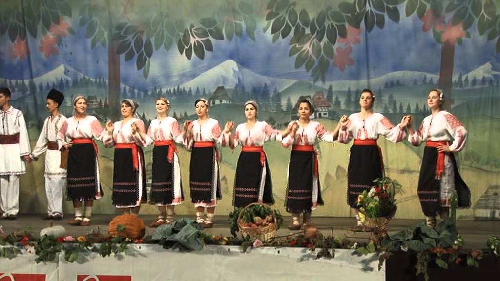 ANSAMBLUL FOLCLORIC " MANDRELE " Prundeni Valcea - 13 oct. 2013 - YouTube