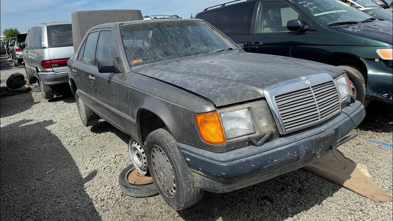 1987 Mercedes-Benz W124 at junkyard - YouTube