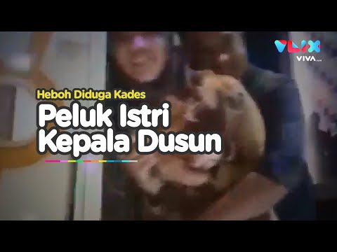 Genit! Pria Diduga Kades Peluk Istri Kepala Dusun Saat Karaoke
