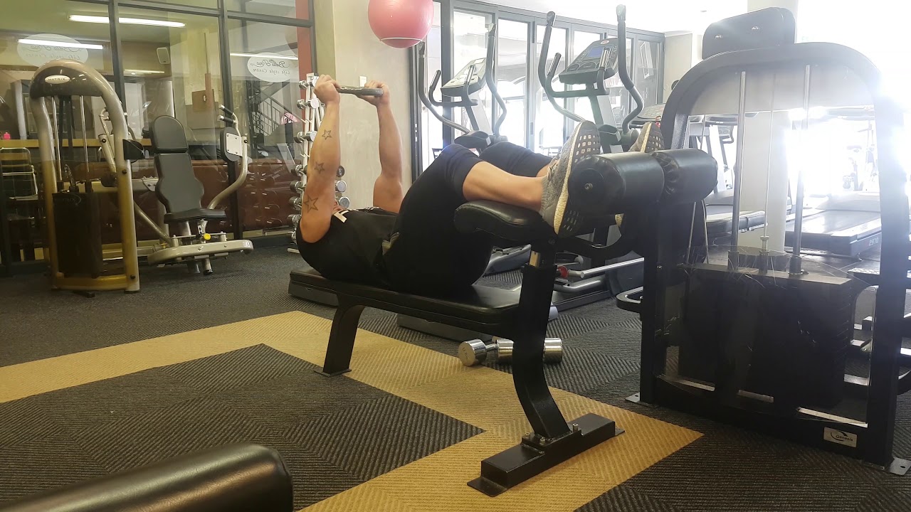 Plate crunches - YouTube