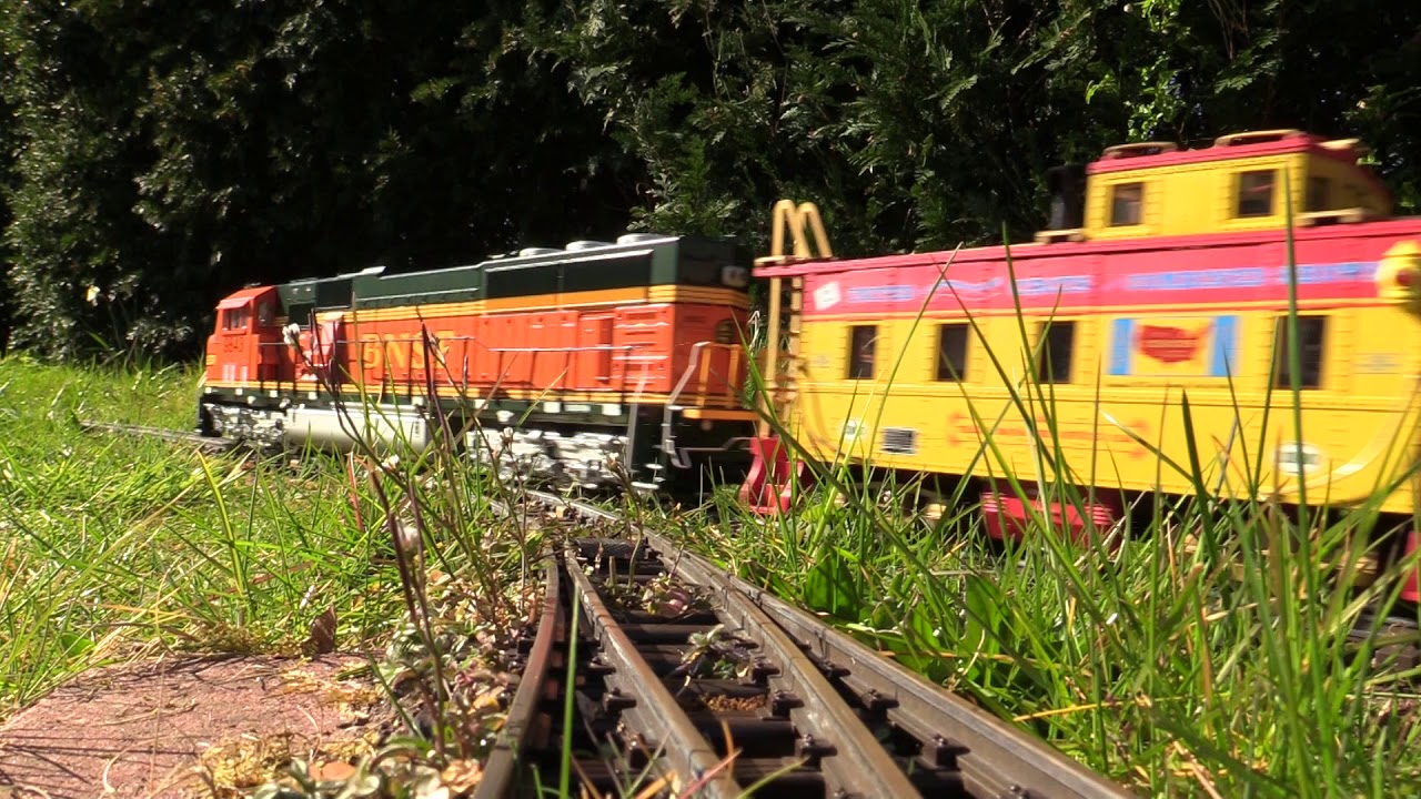 USA Trains BNSF SD 70 MAC on Martins American Railroad Spring 2020 - G ...
