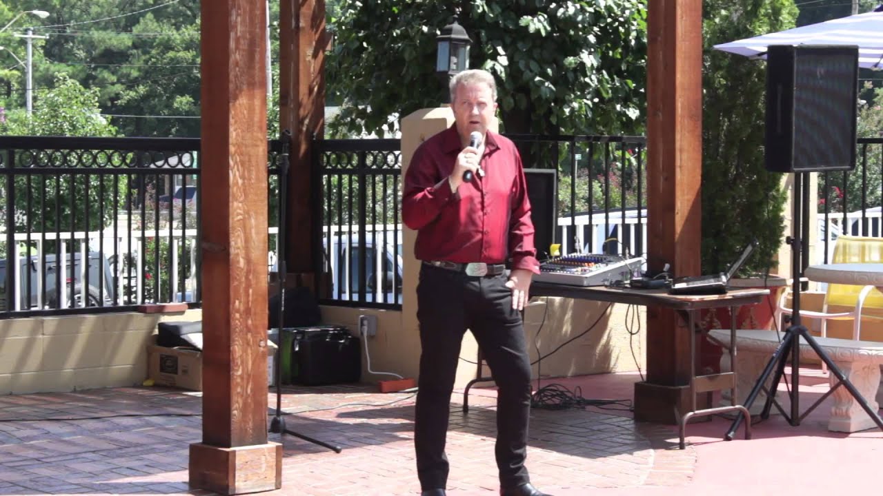 Colin Paul sings 'I Believe In The Man In The Sky part 1' Elvis Week ...